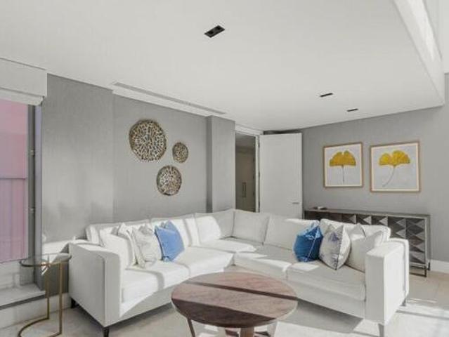 3 Bedroom Apartment For Rent In London