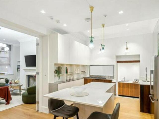 3 Bedroom Apartment For Rent In London
