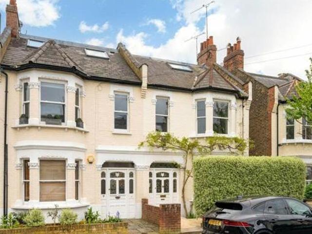 3 Bedroom Apartment For Rent In London