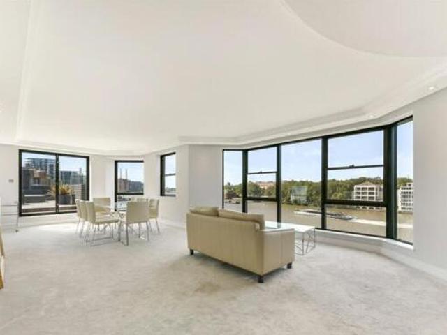 3 Bedroom Apartment For Rent In London