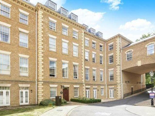 3 Bedroom Apartment For Rent In London