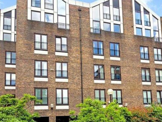 3 Bedroom Apartment For Rent In London