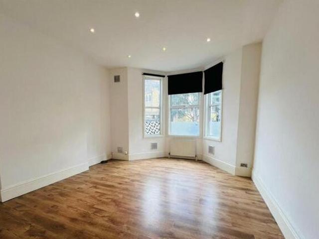 3 Bedroom Apartment For Rent In London