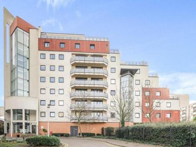 3 Bedroom Apartment For Rent In London