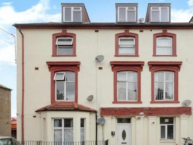 3 Bedroom Apartment For Rent In London