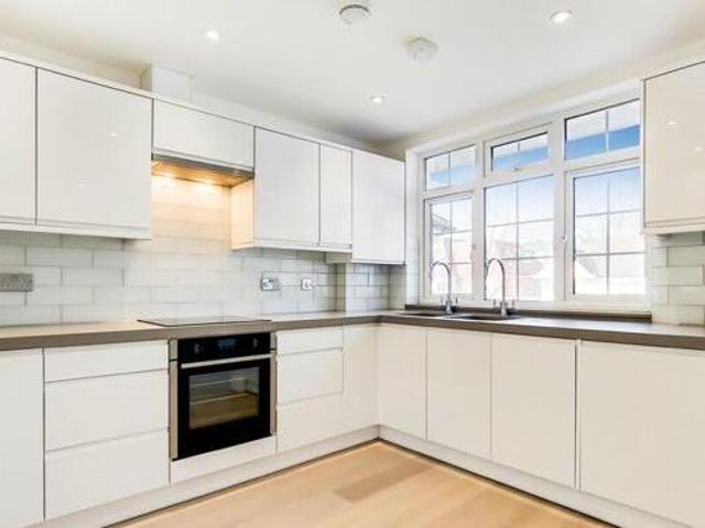 3 Bedroom Apartment For Rent In London