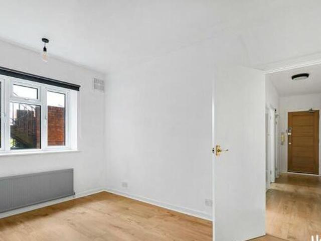 3 Bedroom Apartment For Rent In London