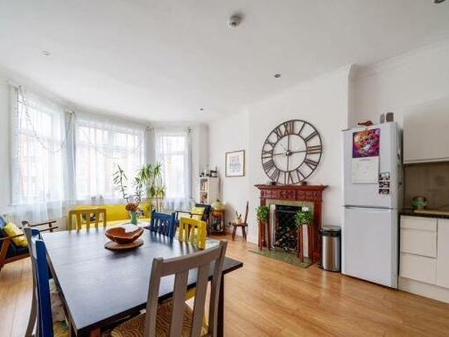 3 Bedroom Apartment For Rent In London