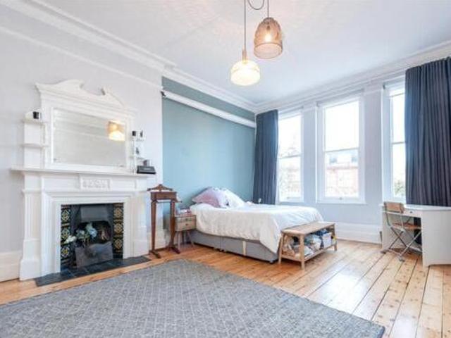 3 Bedroom Apartment For Rent In London
