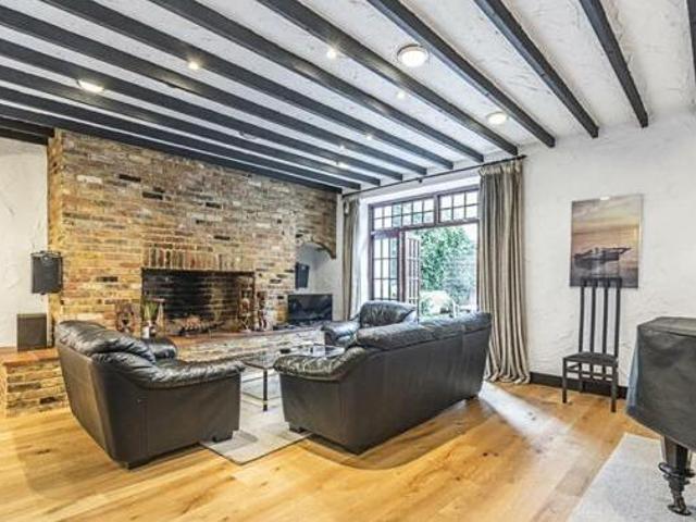 3 Bedroom Apartment For Rent In London