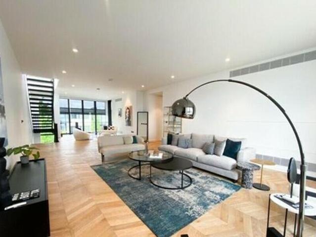 3 Bedroom Apartment For Rent In London
