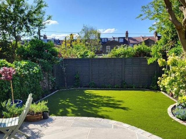 3 Bedroom Apartment For Rent In London