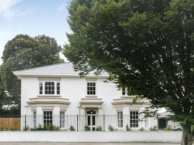 3 Bedroom Apartment For Rent In London