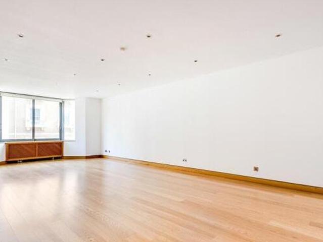 3 Bedroom Apartment For Rent In London