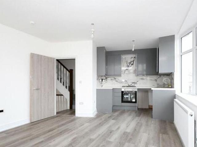 3 Bedroom Apartment For Rent In London