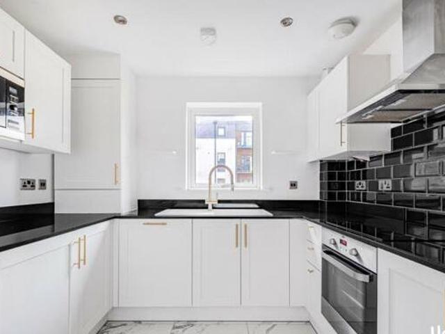 3 Bedroom Apartment For Rent In London