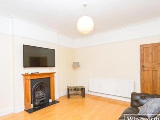 3 Bedroom Apartment For Rent In London
