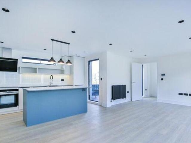 3 Bedroom Apartment For Rent In London