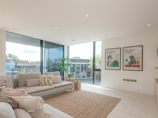 3 Bedroom Apartment For Rent In London