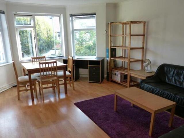 3 Bedroom Apartment For Rent In London