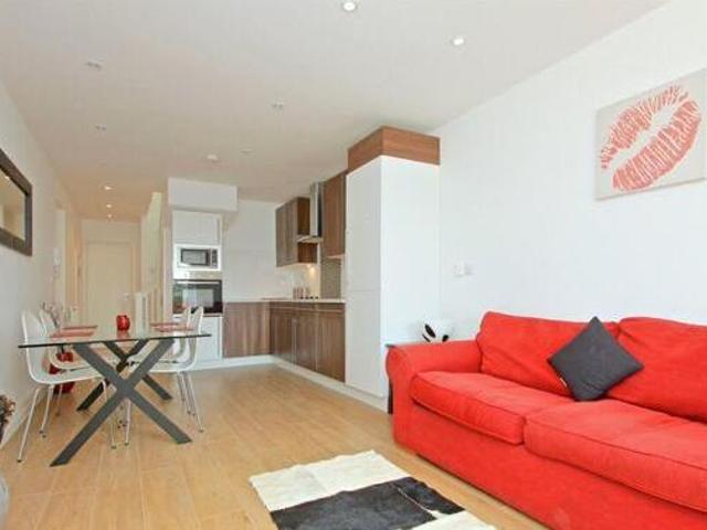 3 Bedroom Apartment For Rent In London
