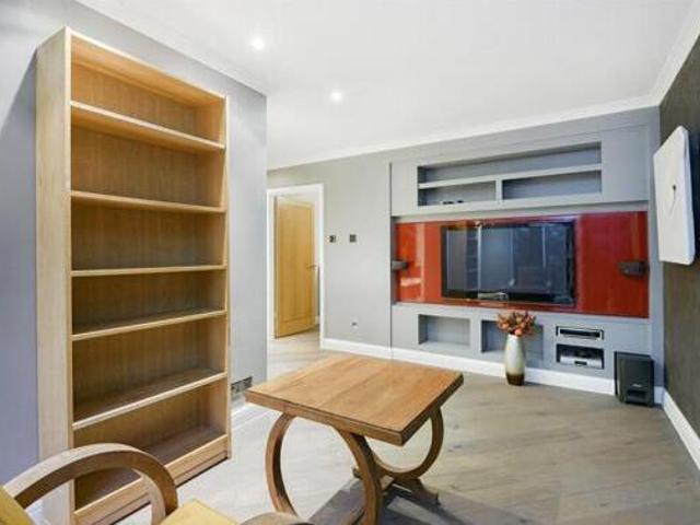 3 Bedroom Apartment For Rent In London