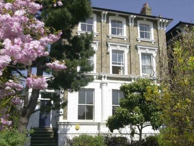 3 Bedroom Apartment For Rent In London