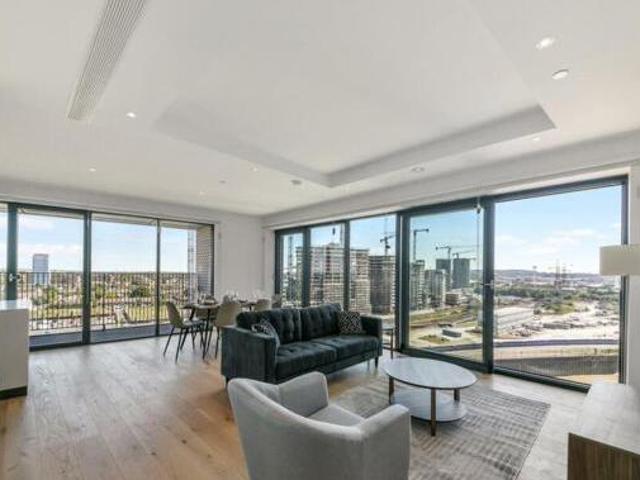 3 Bedroom Apartment For Rent In London City Island, London