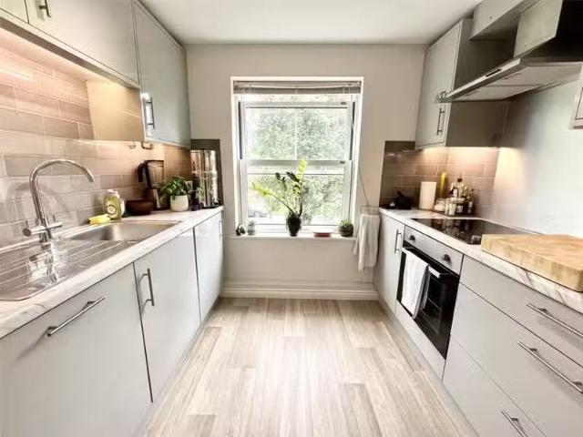 3 bedroom apartment for rent in Long Ashton, Bramley Copse, BS.