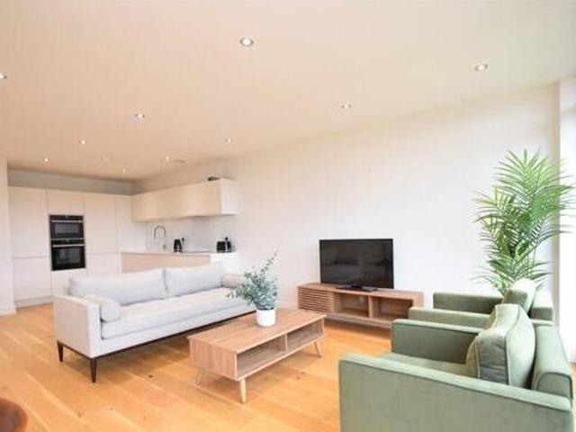 3 Bedroom Apartment For Rent In Low Lane, Horsforth