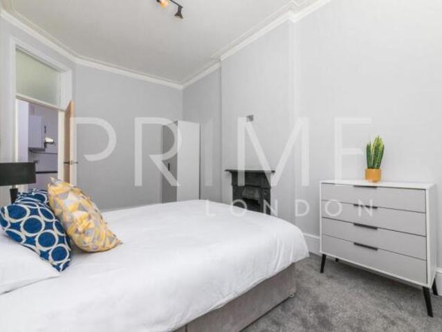 3 bedroom apartment for rent in Park Mansions, Vauxhall, London, SW8