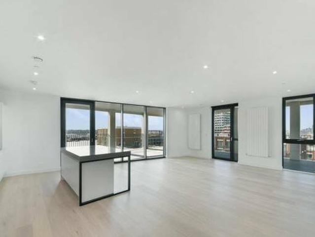 3 bedroom apartment for rent in Pinnacle House Royal Wharf London E16