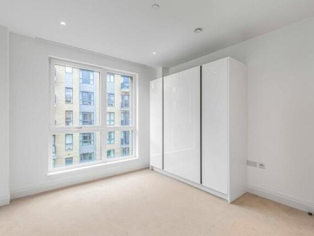 3 bedroom apartment for rent in Pinewood Gardens, Teddington, Middlesex, TW11