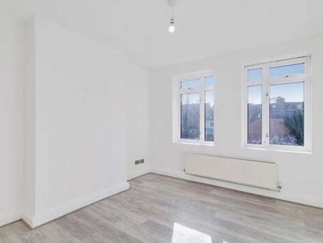 3 bedroom apartment for rent in Pinkham Mansions London W4