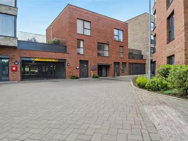 3 bedroom apartment for rent in Poulter Walk, Trumpington, Cam.