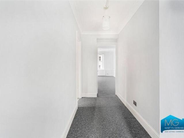3 bedroom apartment for rent in Princes Avenue, London, N3