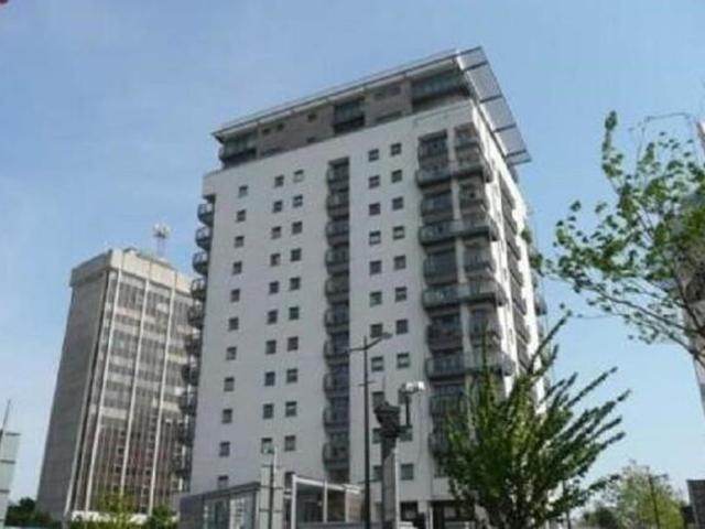 3 bedroom apartment for rent in Queen Street, Cardiff, CF10