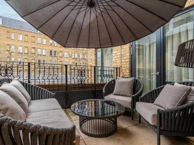 3 bedroom apartment for rent in Queen Street, Mayfair, London, W1J