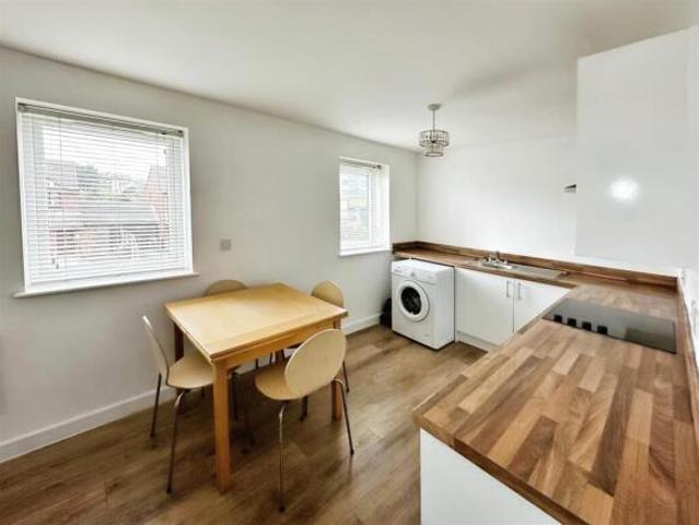 3 bedroom apartment for rent in Queens Court, Queen Street, Waterloo, L22
