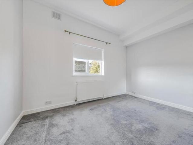 3 bedroom apartment for rent in Queens Crescent, Kentish Town, London, NW5