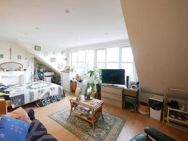 3 bedroom apartment for rent in Queens Drive, Finsbury Park, N4