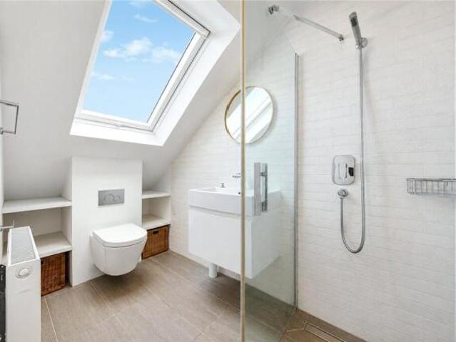 3 bedroom apartment for rent in Radford Road, London, SE13