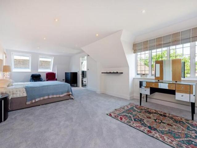 3 bedroom apartment for rent in Raleigh Close, Hendon, NW4