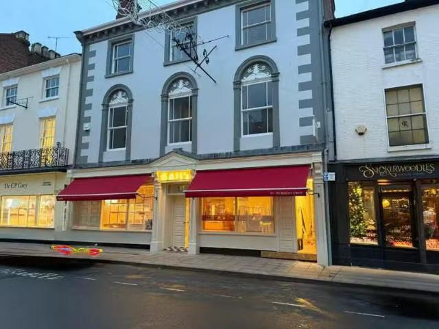 3 bedroom apartment for rent in Regent Street, Leamington Spa.