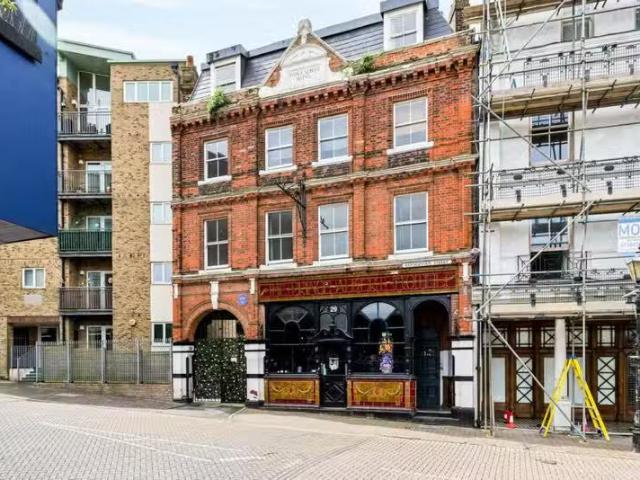 3 bedroom apartment for rent in Rendezvous Street, Folkestone.