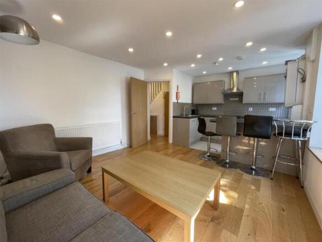 3 bedroom apartment for rent in Richmond Road, Cardiff, CF24