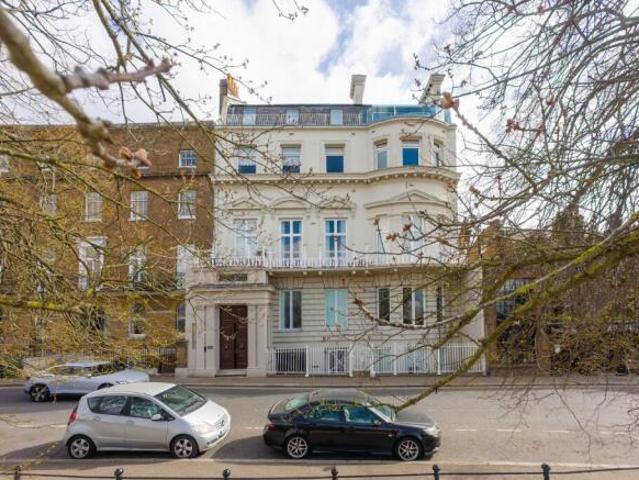 3 bedroom apartment for rent in Richmond Terrace, TW10