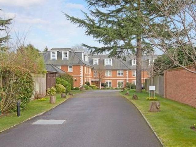 3 bedroom apartment for rent in Robin Hill Maidenhead SL6