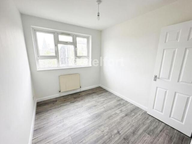 3 bedroom apartment for rent in Romford Road, London, E7