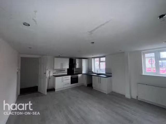 3 bedroom apartment for rent in Rosemary Road, CLACTON ON SEA.